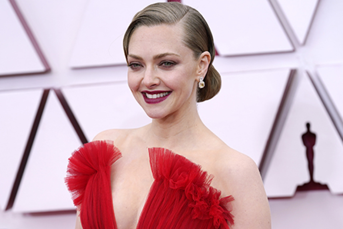Oscars 2021 Amanda Seyfried On The Red Carpet Musthub