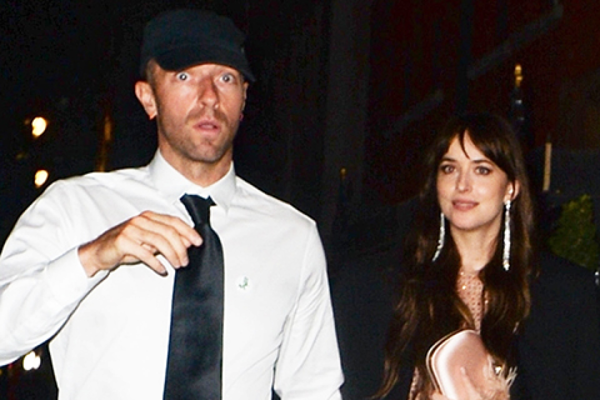 Chris Martin publicly confessed his love to Dakota Johnson at the ...