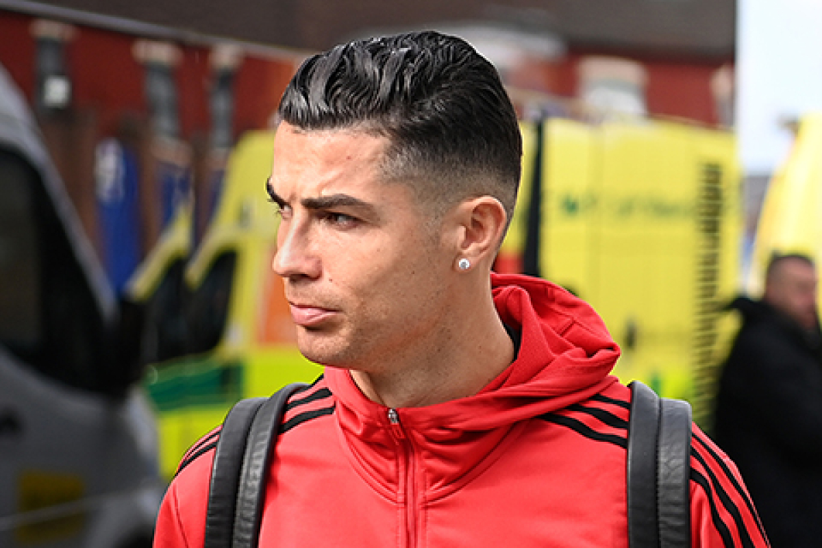 Cristiano Ronaldo knocked the phone out of the hands of an autistic ...