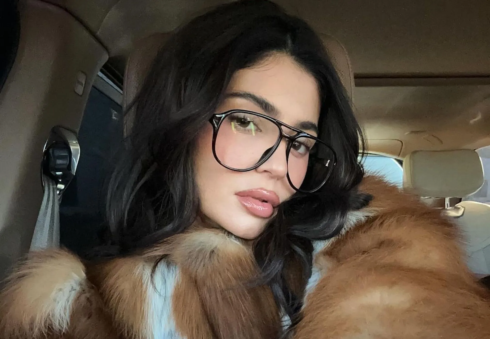 “The Mafioso’s Wife”: Kylie Jenner came out wearing a fur coat from a ...