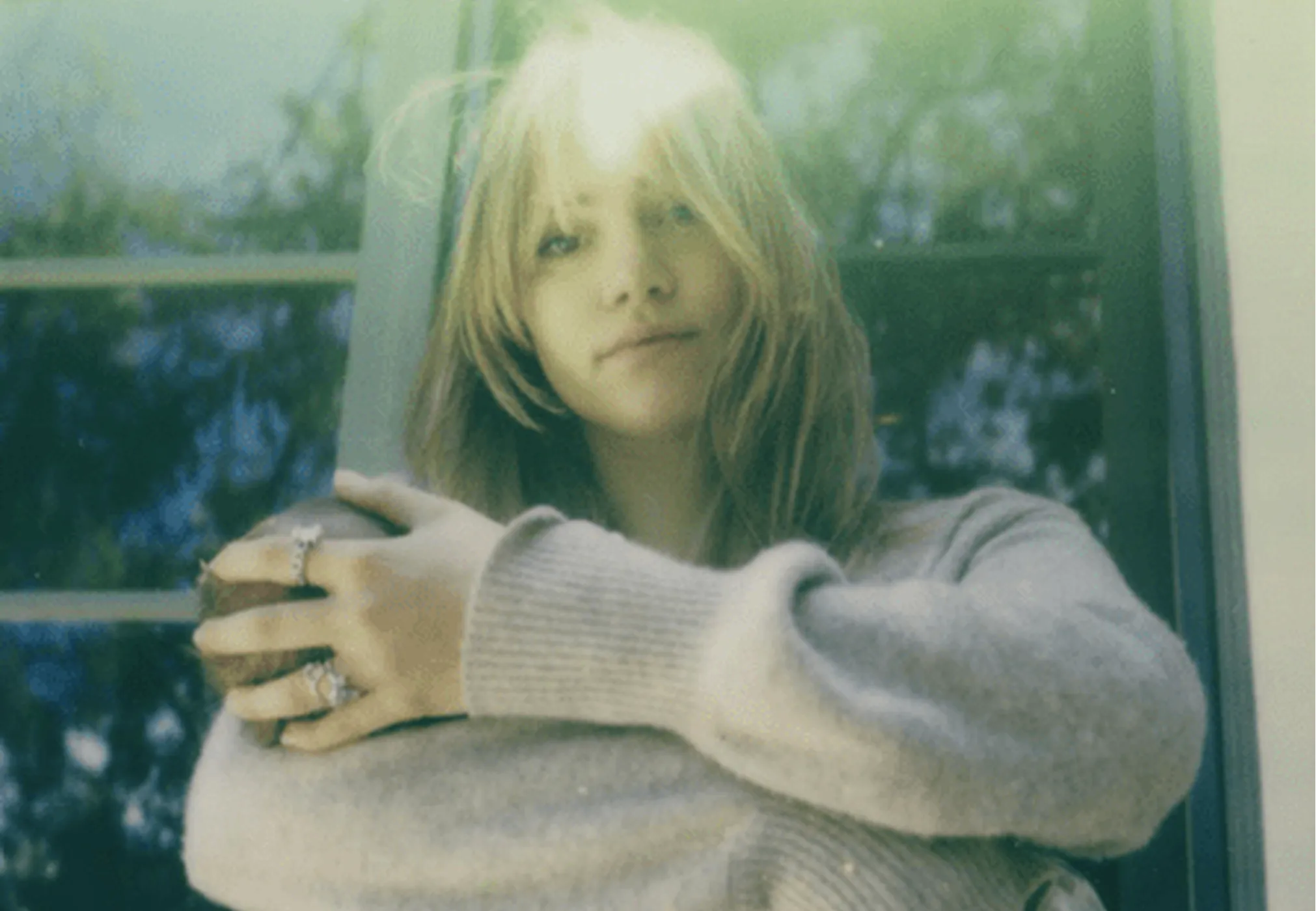 Suki Waterhouse posts first photo of her newborn baby - MustHub